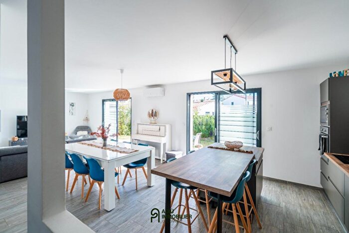 Maison à vendre - Uzès - 4 pièces - 3 chambres