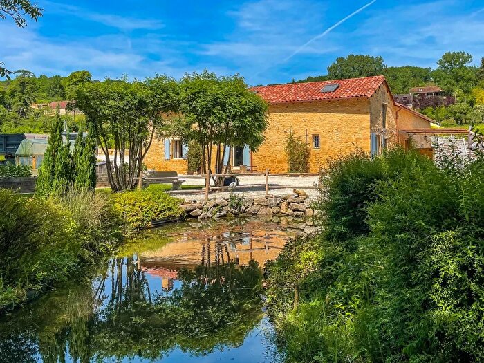 Maison à vendre - Plazac - 7 pièces - 5 chambres