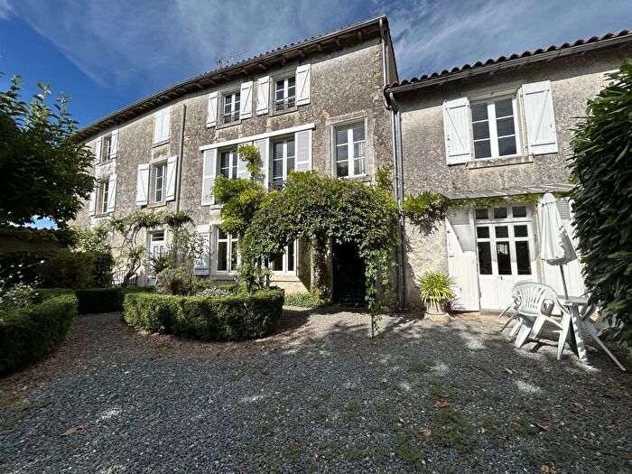 Maison à vendre - La Mothe-Saint-Héray - 10 pièces - 3 chambres