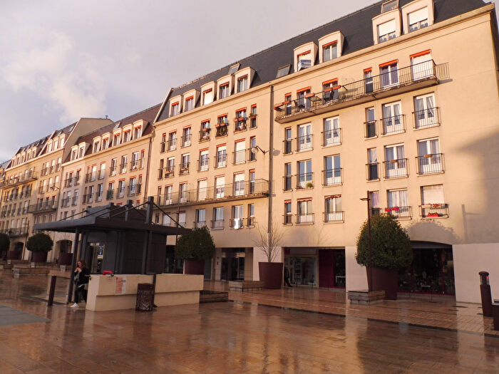 Appartement à louer - Fontainebleau, Centre-ville - 3 pièces - 2 chambres