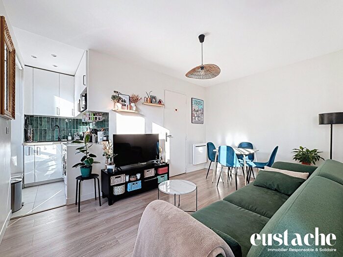 Appartement à vendre - Paris e , Montmartre, Sacré Coeur, Abbesses - 2 pièces - 1 chambre