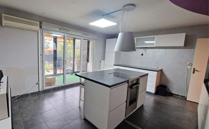 Appartement à vendre - Vaulx-en-Velin, Les Iles - 3 pièces - 2 chambres