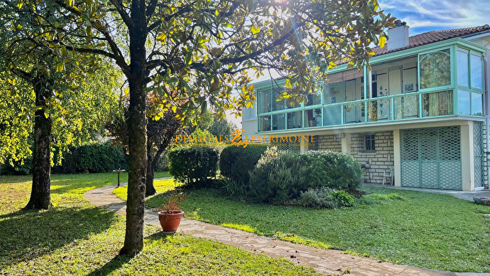 Maison à vendre - La Couronne - 5 pièces - 3 chambres