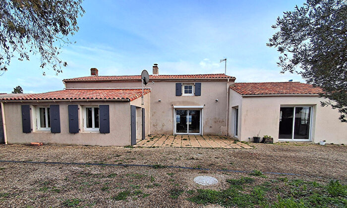 Maison à vendre - Les Magnils-Reigniers - 7 pièces - 4 chambres