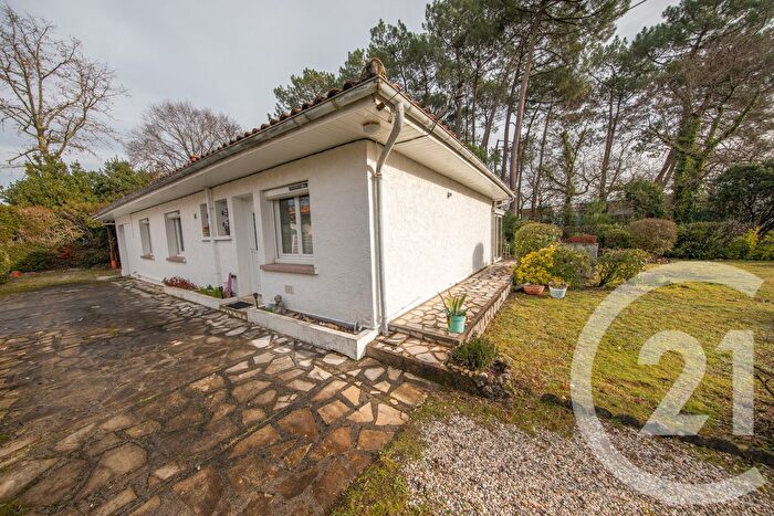 Maison à vendre - Saint-Médard-en-Jalles, Centre-ville - 5 pièces - 4 chambres