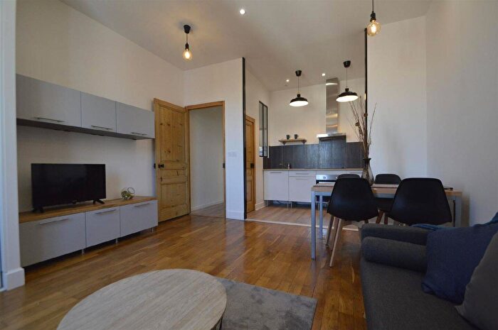 Appartement à louer - Croix Luizet, Villeurbanne - 2 pièces - 1 chambre