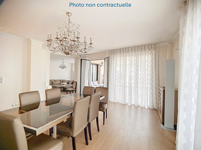 Appartement à vendre - Paris e , Muette-Nord, Trocadéro - 5 pièces - 3 chambres