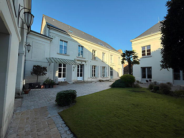 Maison 10 pièces à Châtellerault, Centre-ville, à vendre