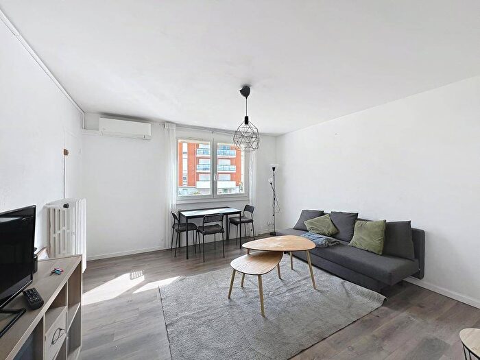 Appartement à louer - Clos de lEpi-Neuf Peyres, Avignon - 3 pièces - 2 chambres