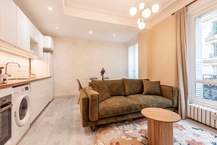 Appartement à louer - Mairie, Paris ème arrondissement - 4 pièces - 2 chambres