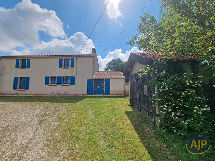 Maison 5 pièces à Saint-Étienne-de-Mer-Morte, à vendre