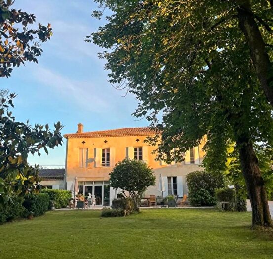 Saint-Laurent-Médoc : Maison 8 pièces à vendre