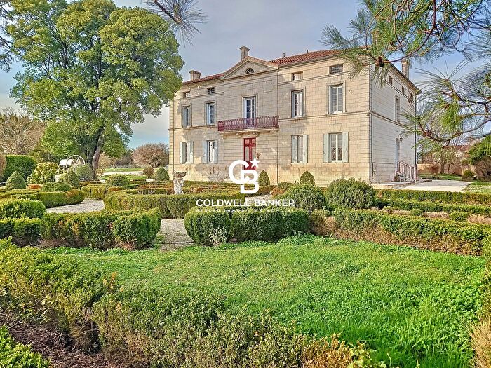 Maison à vendre - Mortagne-sur-Gironde - 12 pièces - 7 chambres