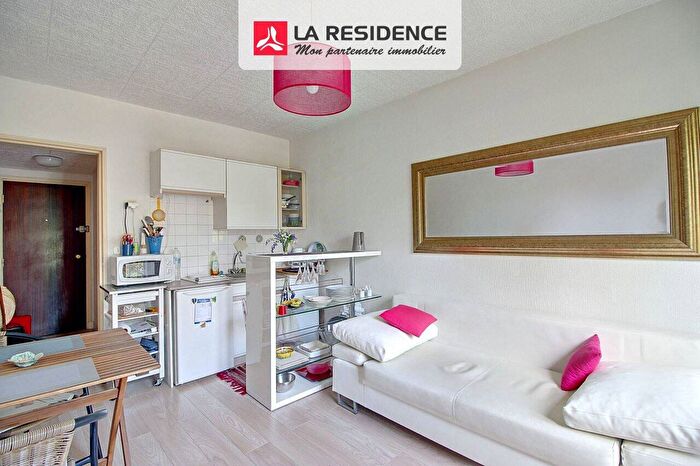 Appartement à louer - Nord, Chambourcy - 1 pièce