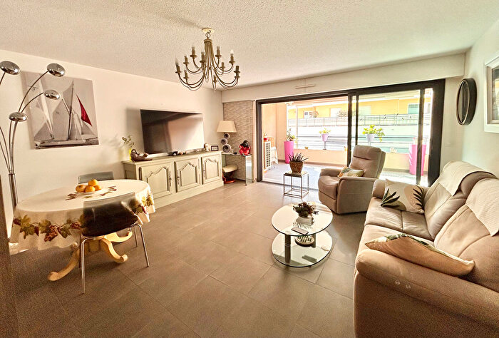 Appartement à vendre - Saint-Raphaël - 4 pièces - 3 chambres