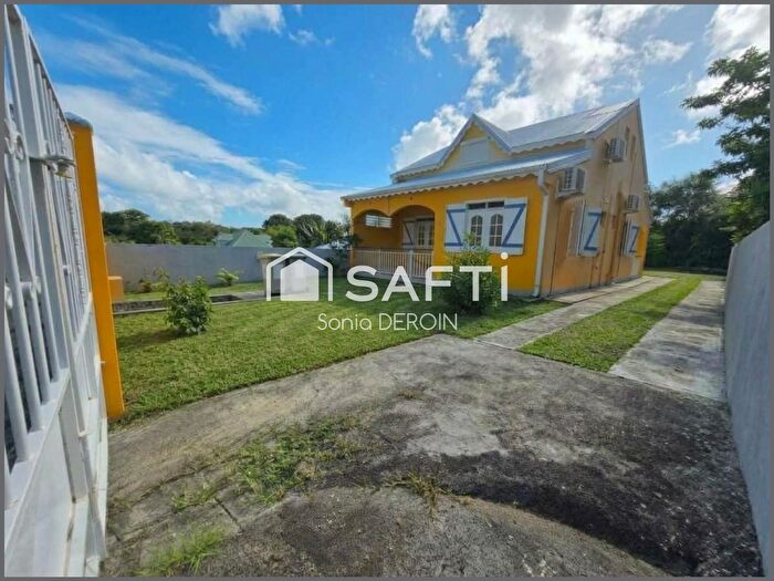 Sainte-Anne : Maison 5 pièces à louer