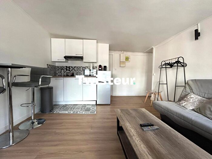 Appartement à vendre - Paris e  - 2 pièces - 1 chambre