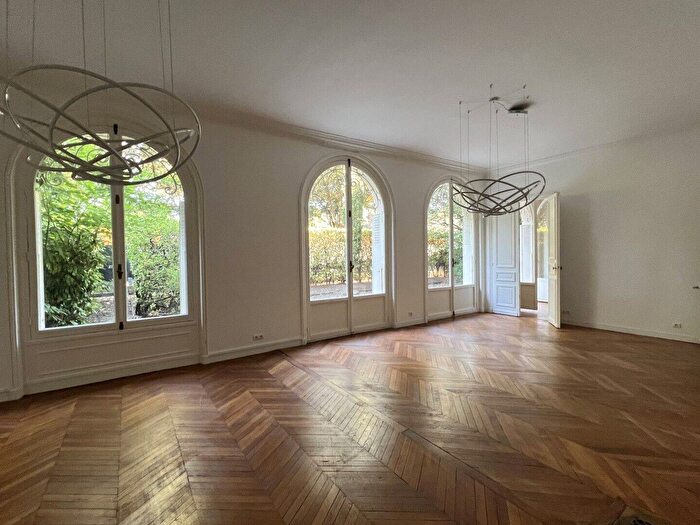 Appartement à louer - Gros Caillou, Paris ème arrondissement - 6 pièces - 5 chambres