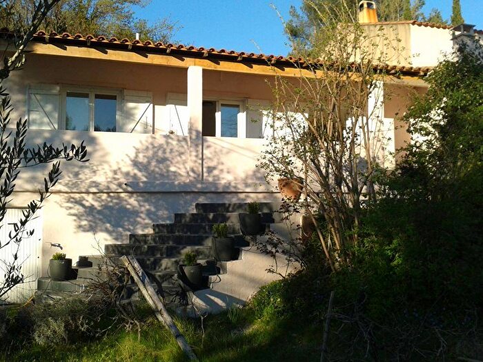 Appartement à louer - Ouest, Fuveau - 1 pièce