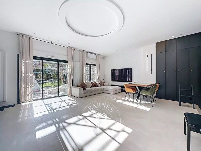 Appartement à louer - Levallois-Perret, Front de Neuilly - 3 pièces - 2 chambres