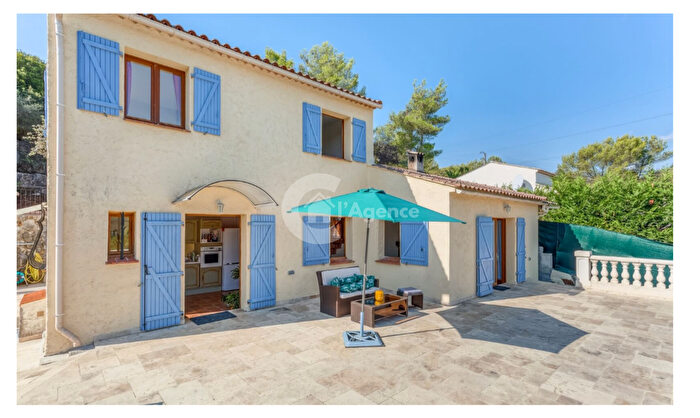 Maison à vendre - Valbonne, Bourerelle, Saint-Hélène, Font Martine - 6 pièces - 3 chambres