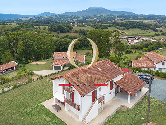 Maison 9 pièces à Saint-Pée-sur-Nivelle, à vendre