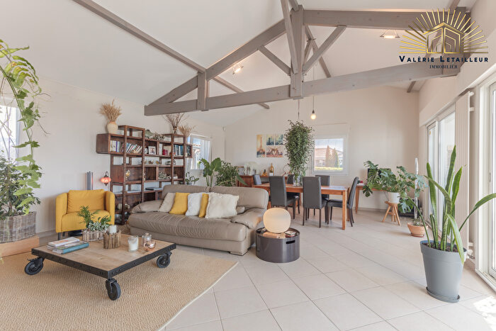 Yvrac - Maison 6 pièces à vendre
