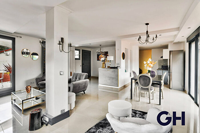 Maison à vendre - La Boisse - 6 pièces - 5 chambres