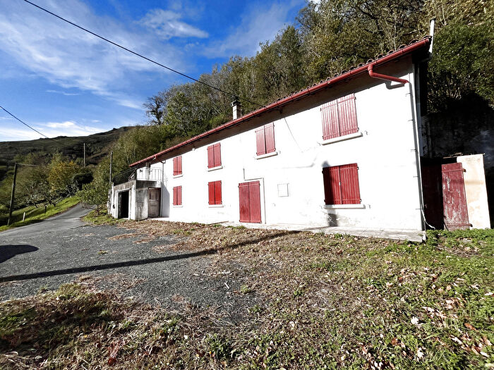 Maison à vendre - Saint-Étienne-de-Baïgorry - 5 pièces - 2 chambres