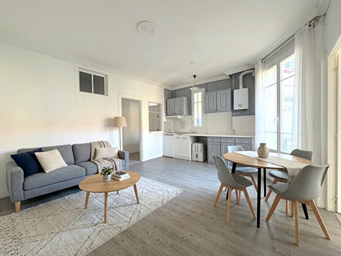 Asnières-sur-Seine, Centre-ville : Appartement 2 pièces à vendre