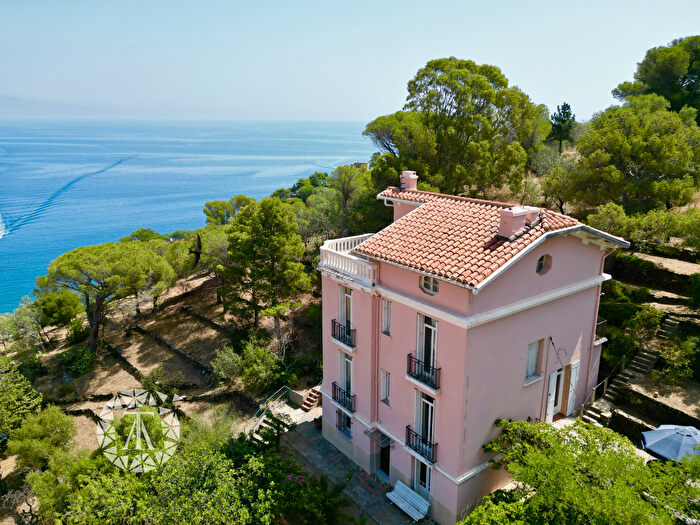 Maison à vendre - Cerbère - 10 pièces - 7 chambres