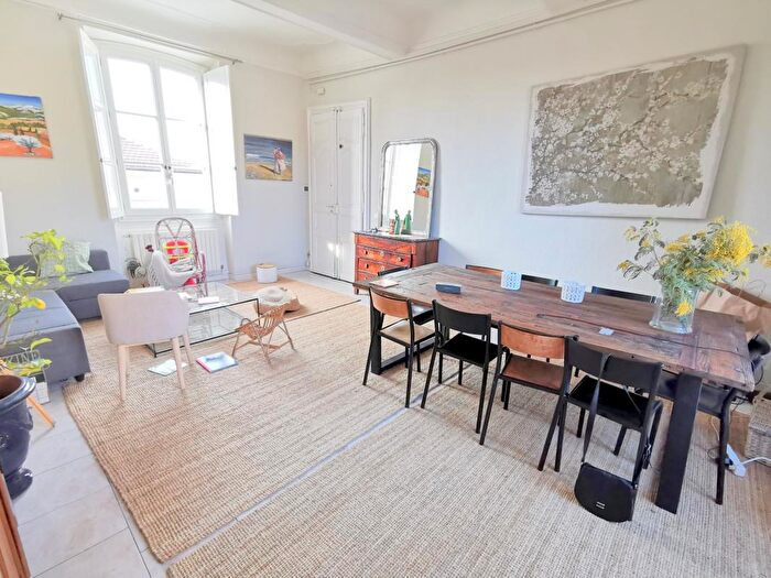 Avignon, Palais des Papes, Zone Piétonne : Appartement 4 pièces à louer