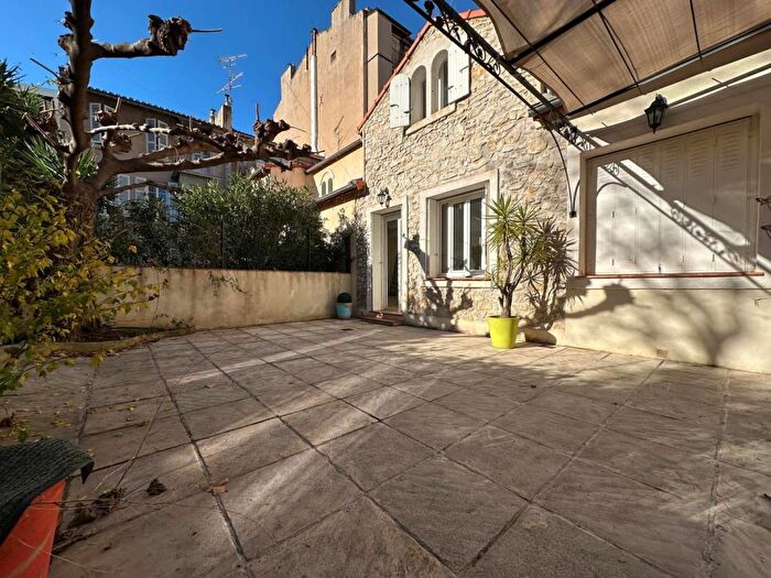 Maison à vendre - Marseille e , Cours julien, Notre-Dame-des-Monts - 6 pièces - 5 chambres