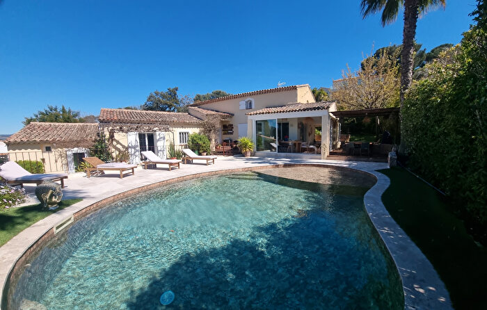 Maison à vendre - Six-Fours-les-Plages - 5 pièces - 4 chambres