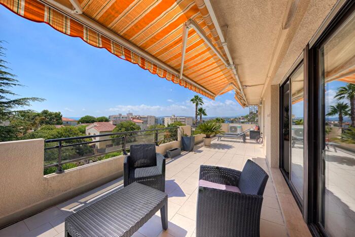 Appartement 5 pièces à vendre - Saint-Laurent-du-Var, Jacquons, Plateaux Fleuris