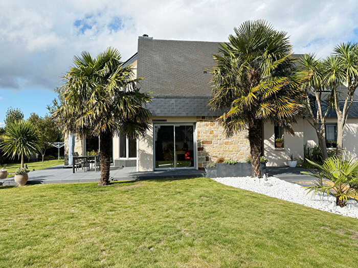 Maison à vendre - Ploufragan - 8 pièces - 4 chambres