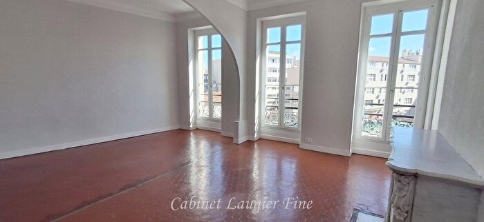 Appartement à louer - Marseille ème arrondissement - 4 pièces - 3 chambres