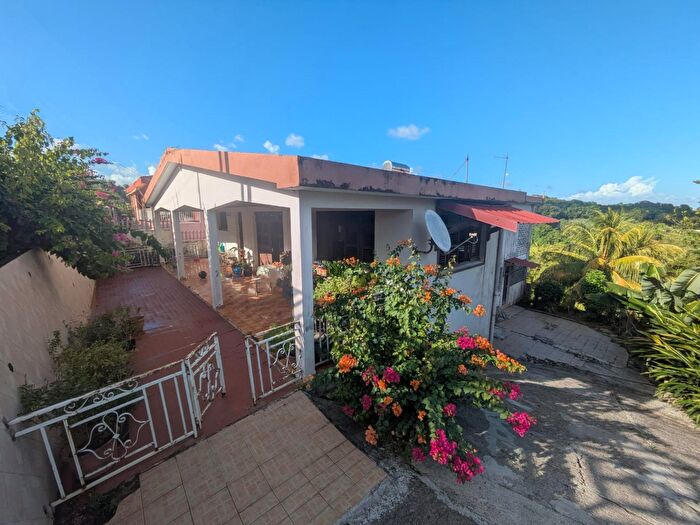 Maison à vendre - Saint-Esprit - 6 pièces - 4 chambres