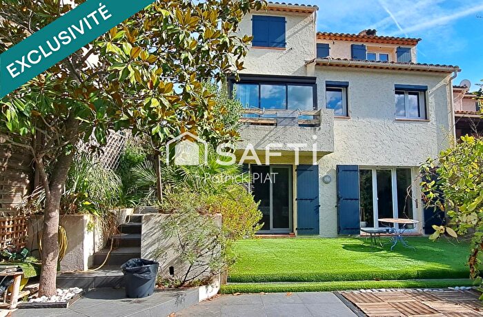 Maison à vendre - Carros - 6 pièces - 5 chambres