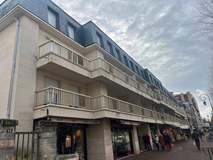 Appartement à louer - Centre-Hôtel de Ville, Chantilly - 3 pièces - 2 chambres