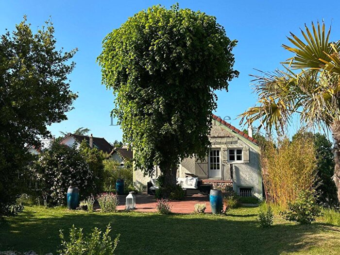 Maison à louer - Montfort-lAmaury - 7 pièces - 4 chambres