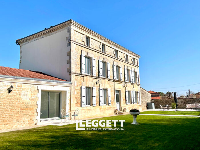 Maison à vendre - Aigre - 8 pièces - 4 chambres