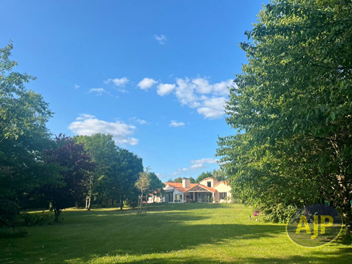 Maison à vendre - Chantonnay - 6 pièces - 4 chambres