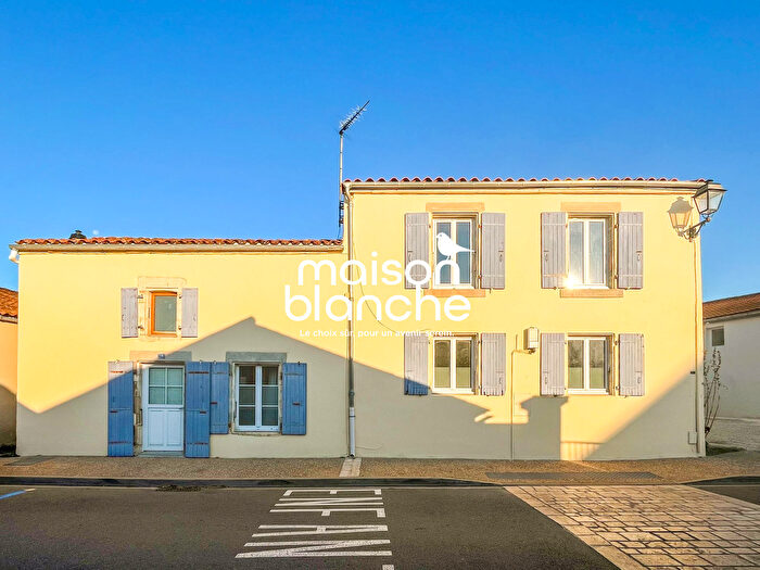 Maison à vendre - Saint-Sauveur-dAunis - 5 pièces - 2 chambres