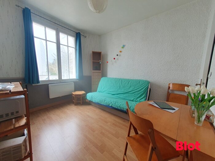 Appartement à louer - Quartiers Centre, Fougères, Sévigné - 1 pièce