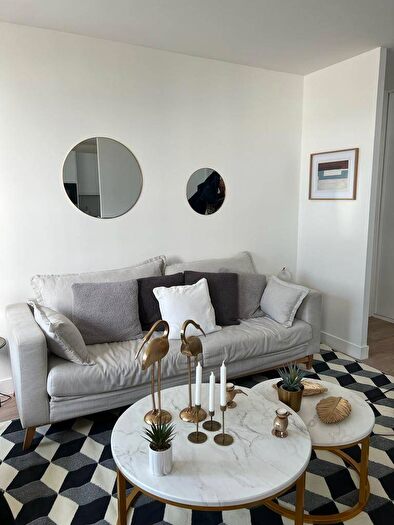 Appartement à louer - Eiffel, Levallois-Perret - 3 pièces - 2 chambres