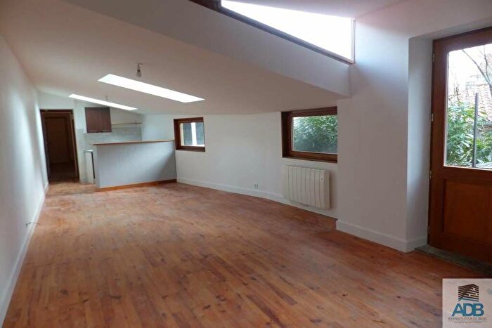 Appartement à louer - Saint-André-dApchon - 4 pièces - 3 chambres