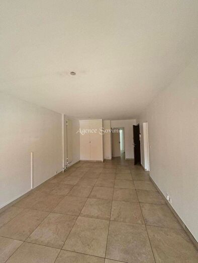 Appartement à louer - Maure Vieille-La Napoule, Mandelieu-la-Napoule - 3 pièces - 2 chambres