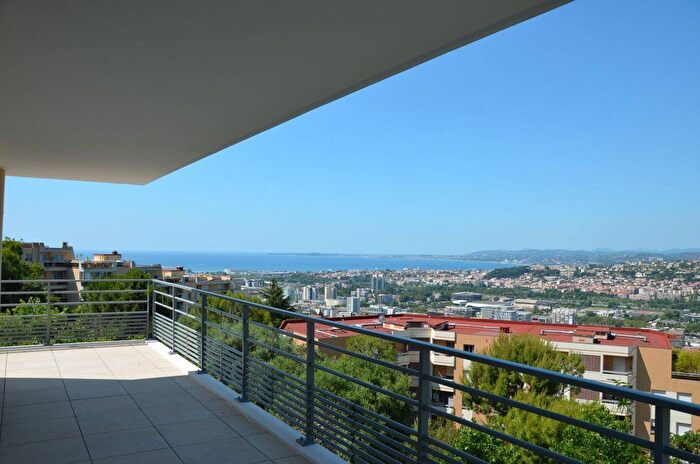 Appartement à louer - Corniche Fleurie, Nice - 3 pièces - 2 chambres