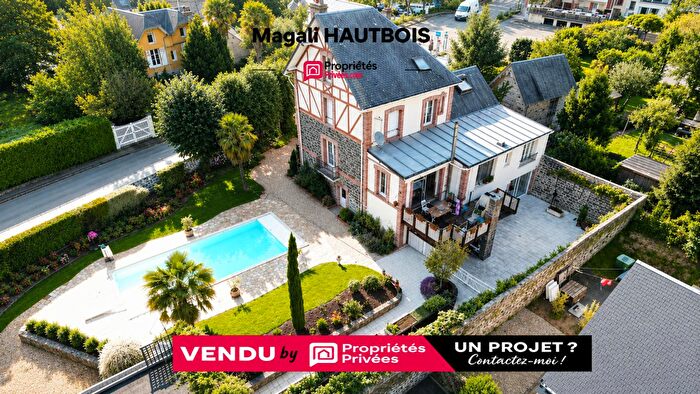 Maison 10 pièces à Saint-Jean-le-Thomas, à vendre